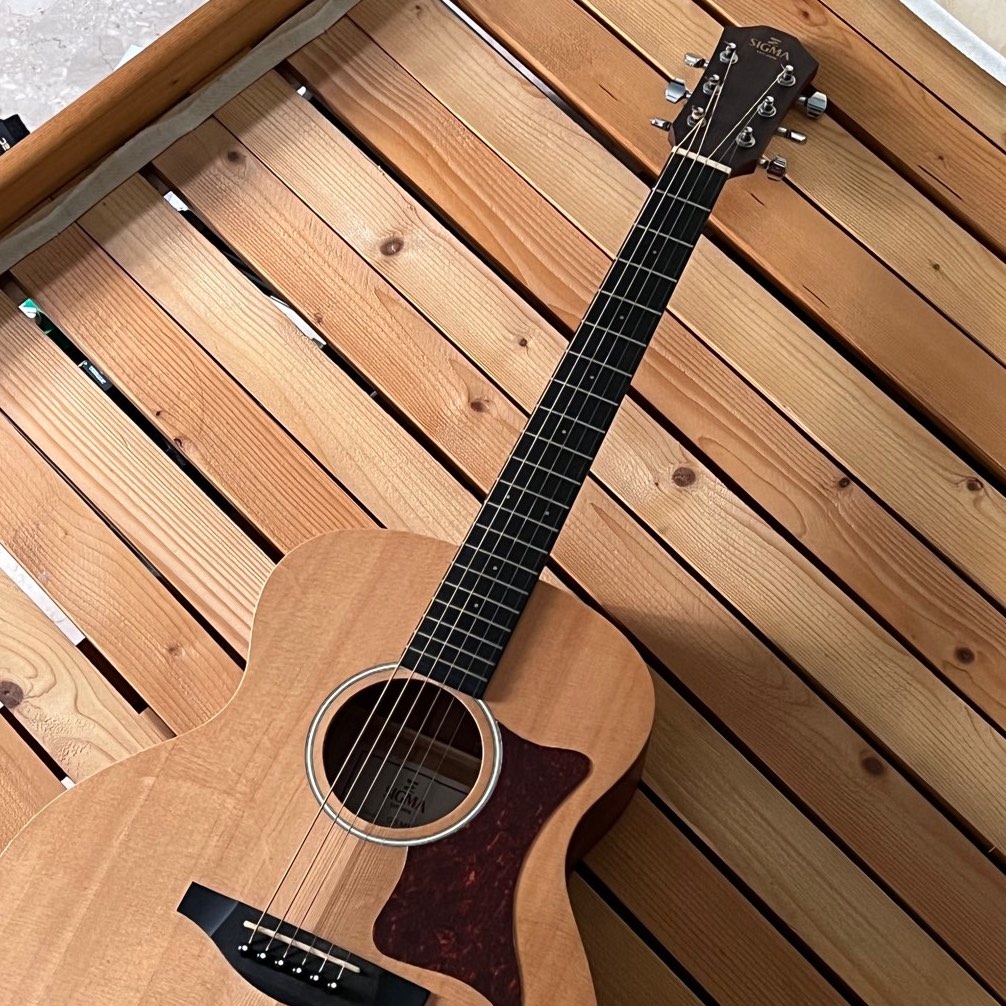 sigma-gsme-3-4-acoustic-guitar-hobbies-toys-music-media-musical