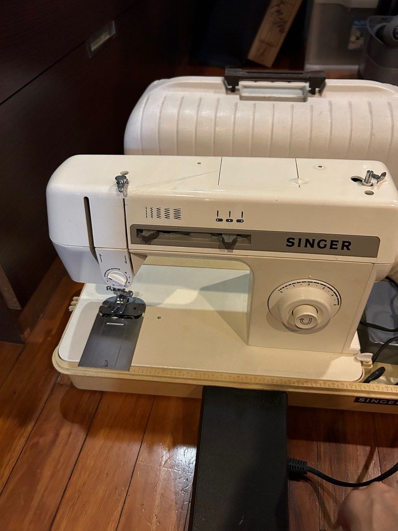 Singer Sewing machine 2602, TV & Home Appliances, Other Home Appliances ...