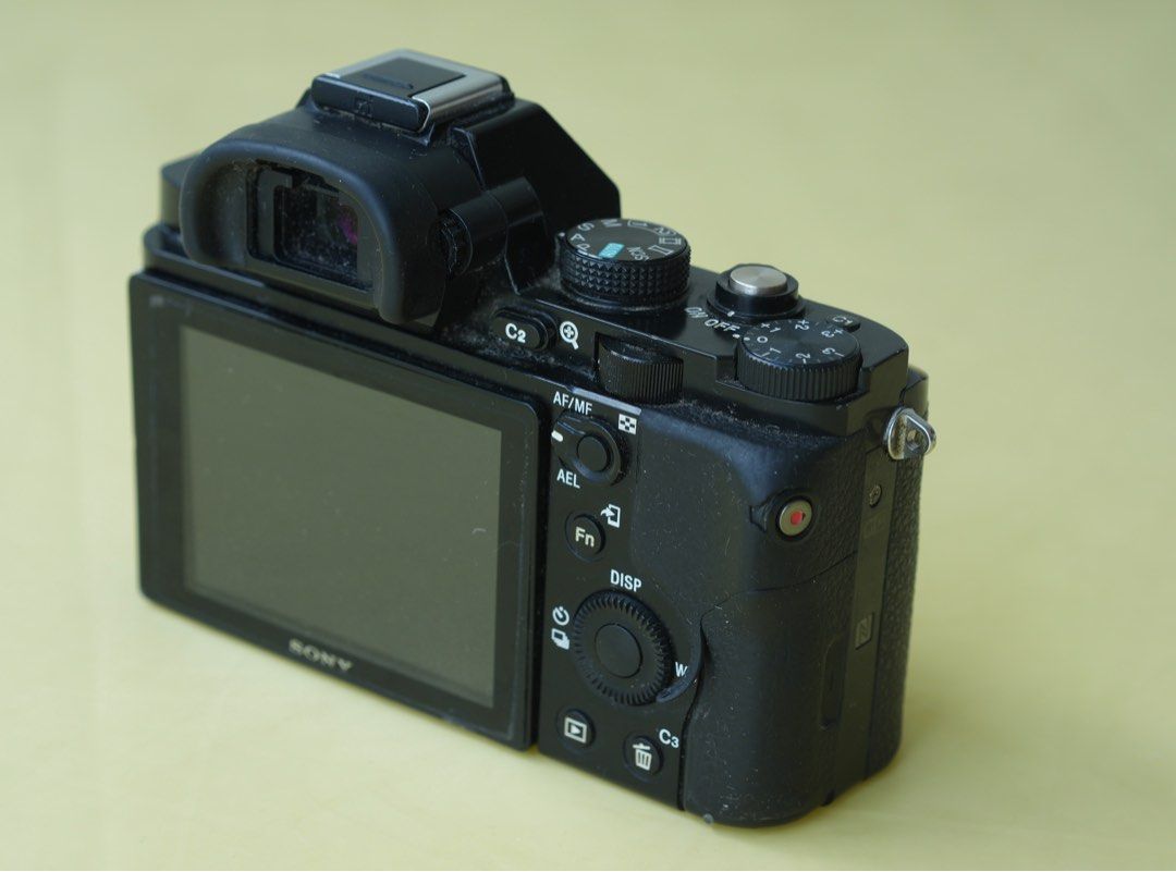 Sony a7 first generation, Photography, Cameras on Carousell