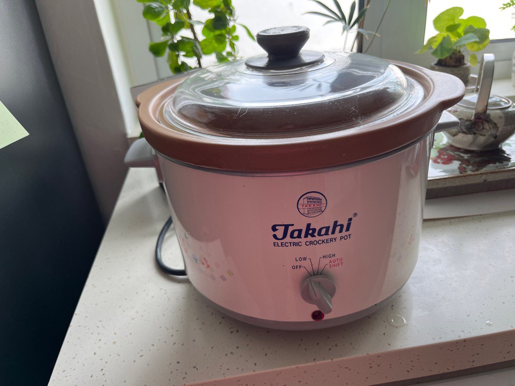 Takahi crockery pot 25cm diameter, TV & Home Appliances, Kitchen ...