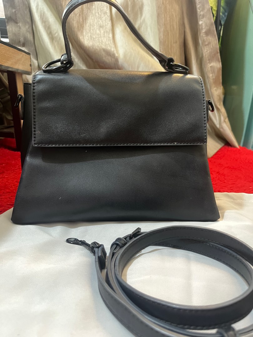 Tas charles& keith ori no kw, Barang Mewah, Tas & Dompet di Carousell