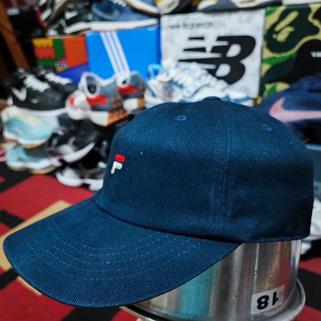 Topi FILA, Fesyen Pria, Aksesoris, Topi di Carousell