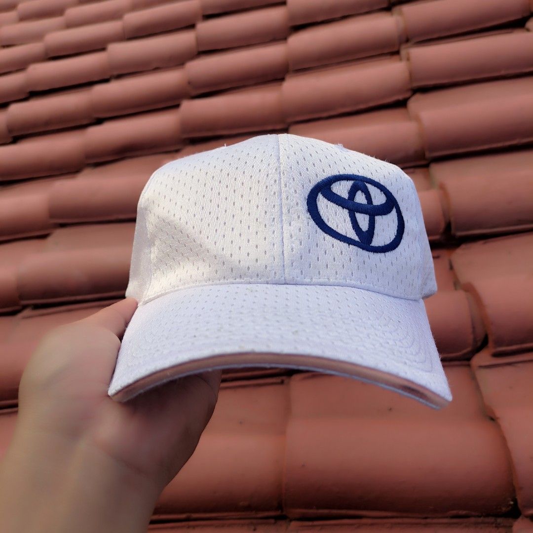 Topi Toyota Big logo, Fesyen Pria, Aksesoris, Topi di Carousell