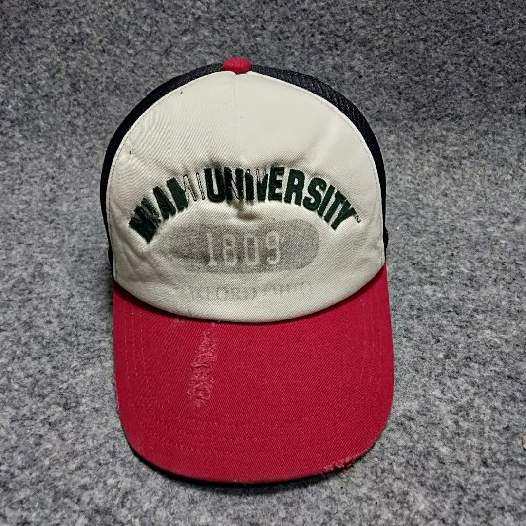 Topi UNIQLO, Fesyen Pria, Aksesoris, Topi di Carousell