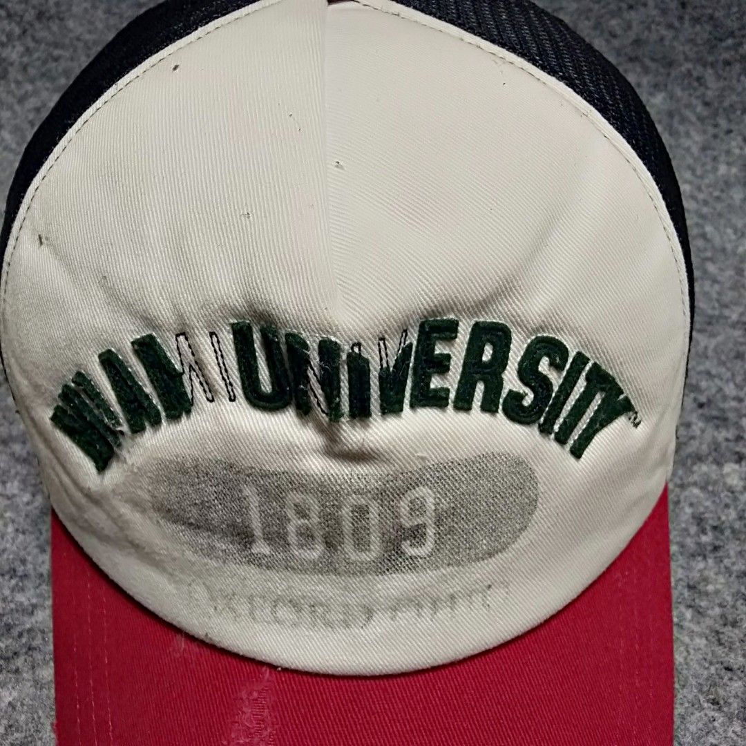 Topi UNIQLO, Fesyen Pria, Aksesoris, Topi di Carousell