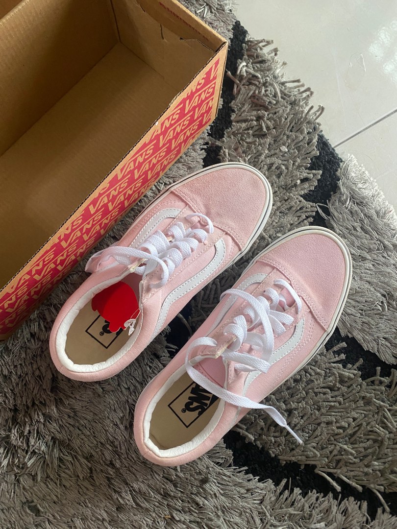 VANS Old Skool, Women's Fashion, Footwear, Sneakers on Carousell