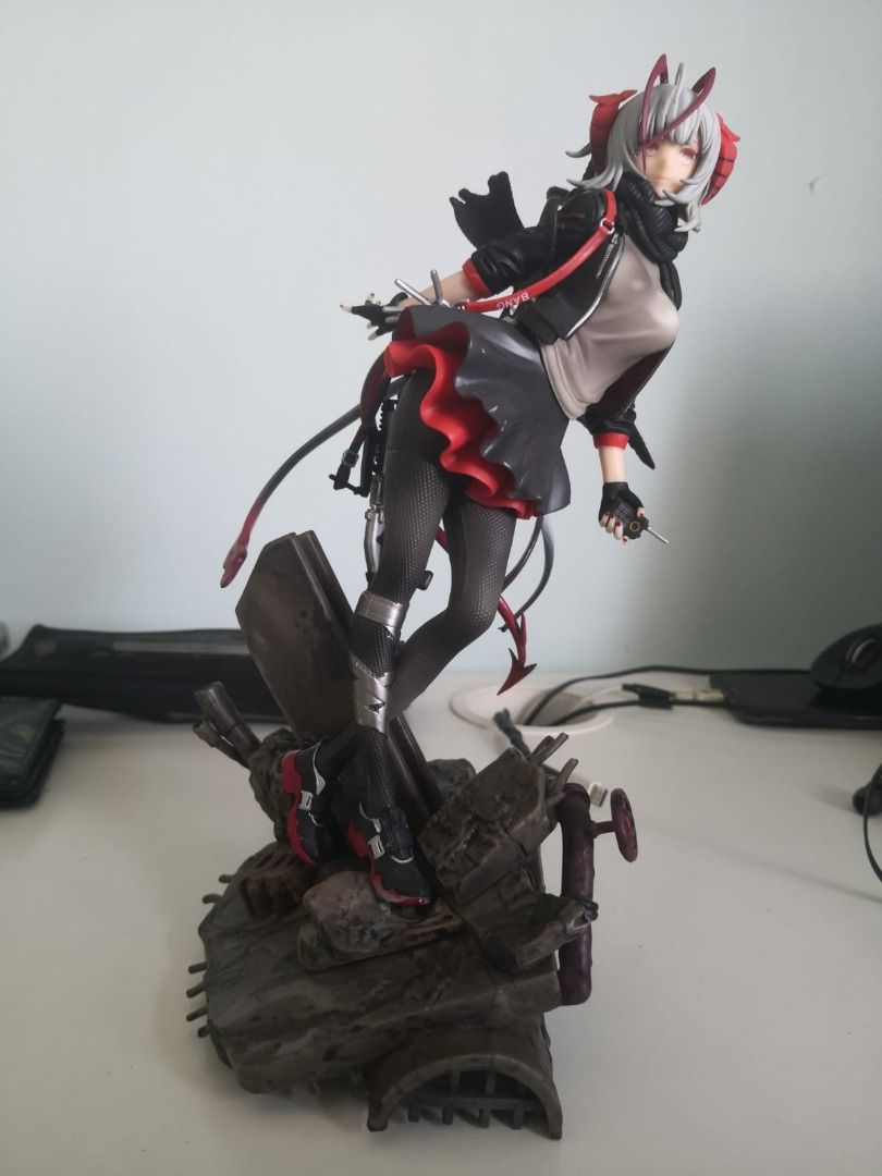 W figurine Arknights, Hobbies & Toys, Toys & Games on Carousell