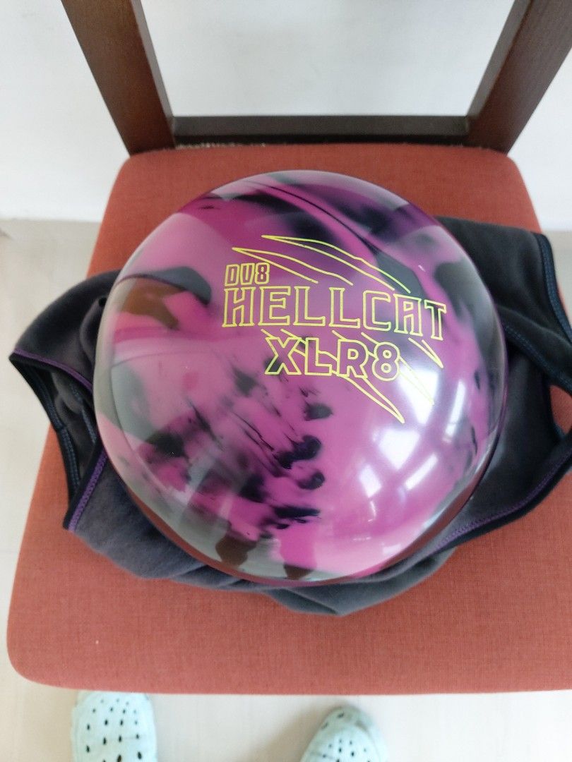 12 lbs DV8 Hellcat xlr8, Sports Equipment, Sports & Games, Billiards ...