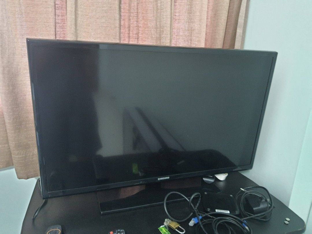 32 inch samsung tv, TV & Home Appliances, TV & Entertainment, TV on ...