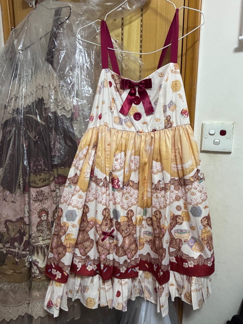 蜂蜜消失事件 jsk lolita, 女裝, 連身裙 & 套裝, 連身裙 - Carousell