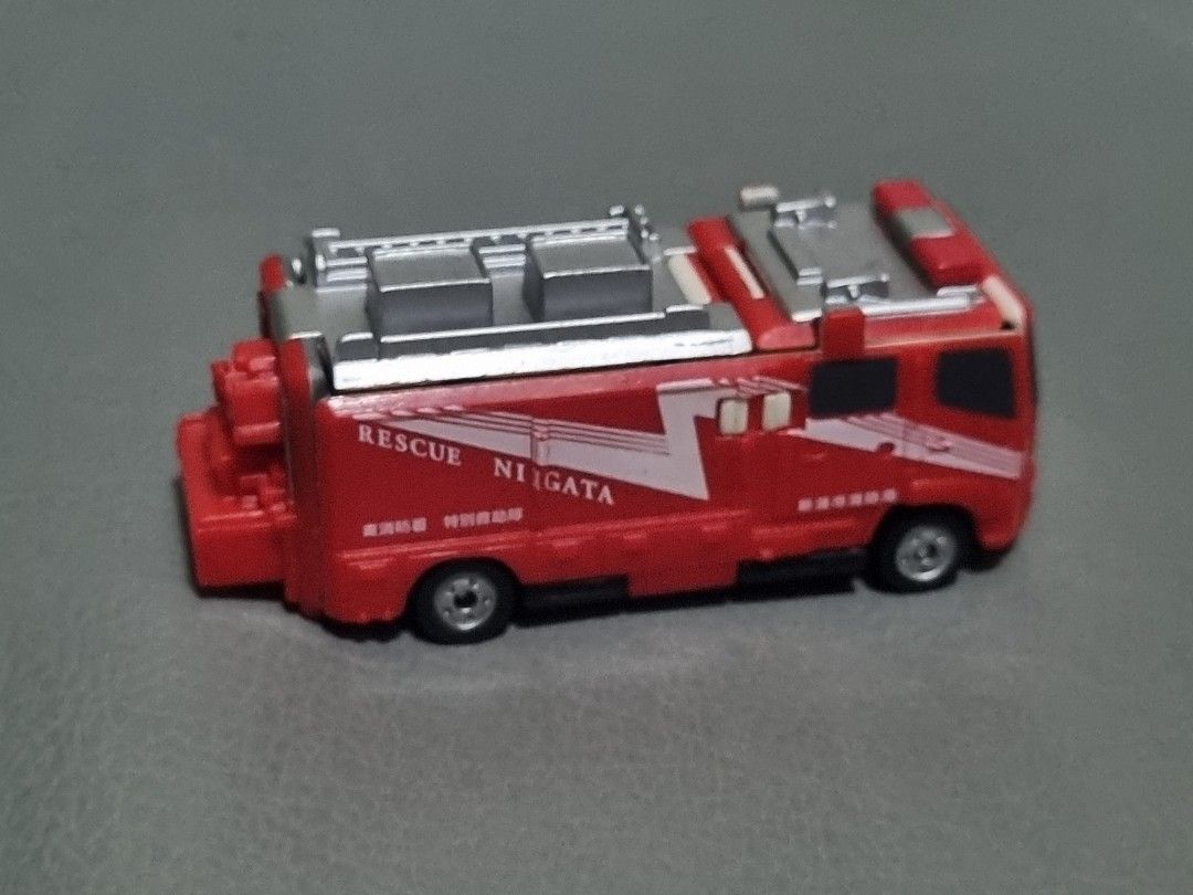 Bandai VooV VS09 Transforming Toy Car [Hino Ranger (Huka Dump Truck) - III Type Rescue Tool Car ...