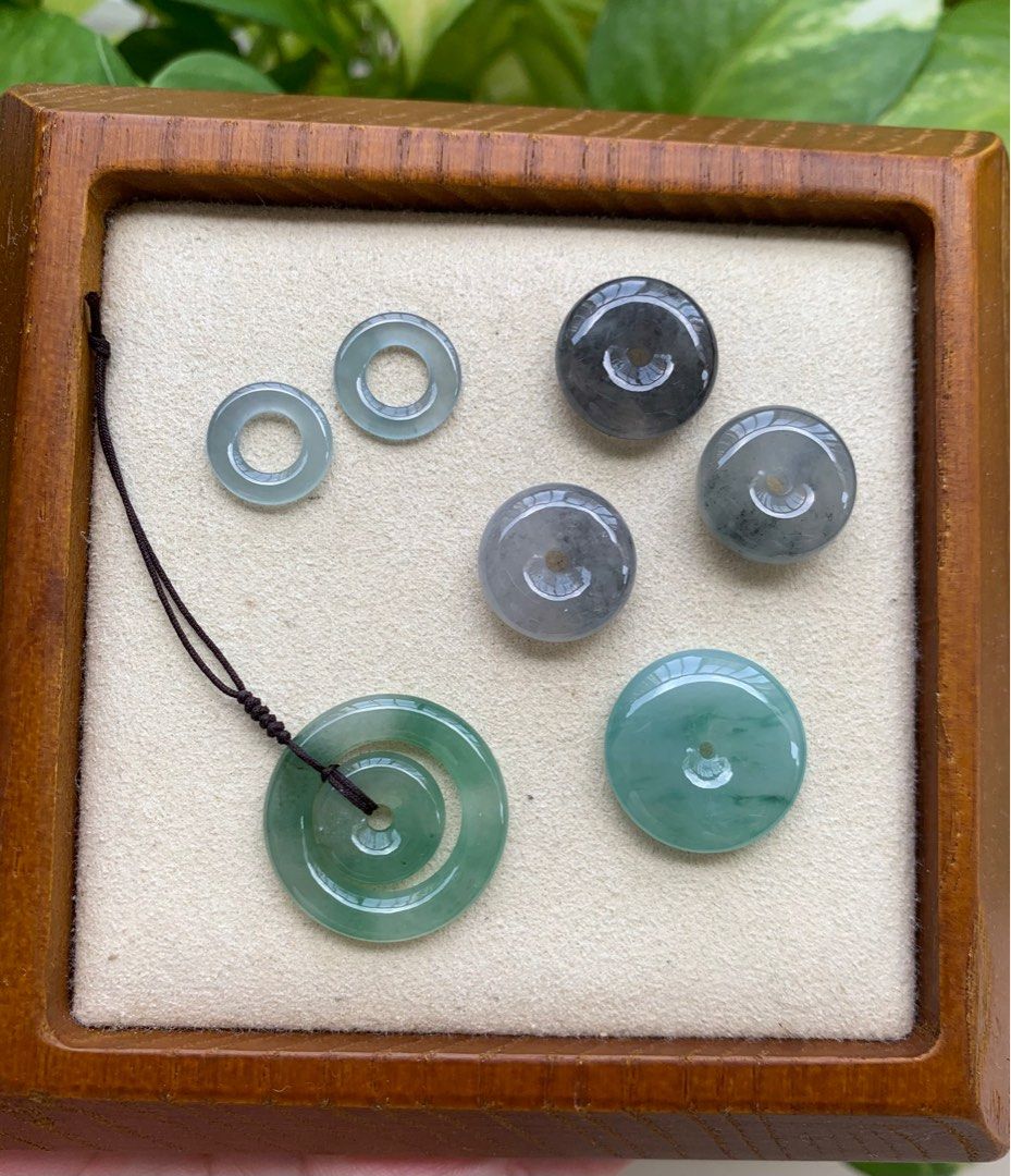 Beautiful icy Ping Ann Kuo, Women's Fashion, Jewelry & Organisers, Necklaces on Carousell