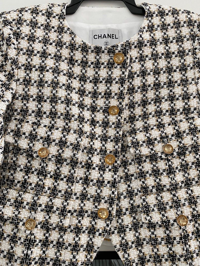 Brand New Chanel black & white checker jacket, 名牌, 服裝 - Carousell