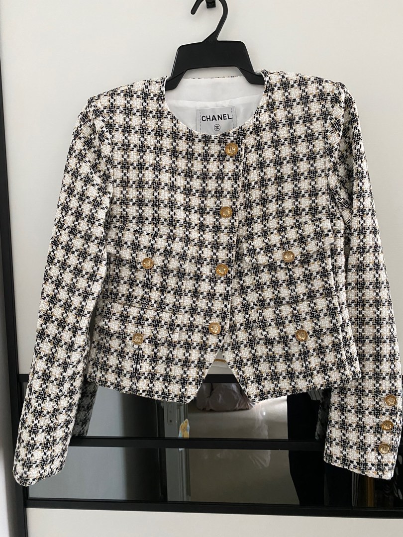 Brand New Chanel black & white checker jacket, 名牌, 服裝 - Carousell