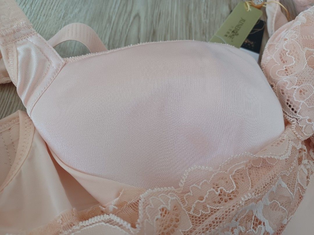 Branded Plus size Bra - D90, Women's Fashion, New Undergarments ...
