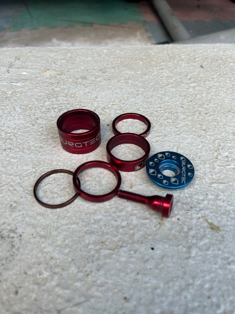 Burgtec stem cap, bolt spacers (Carmel apple red and blue), Sports ...