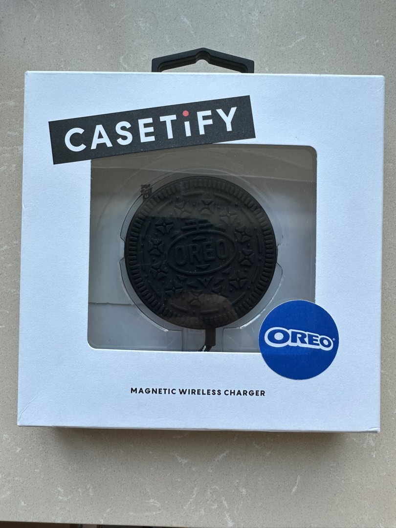 CASETiFY Oreo MagSafe charger 磁吸電話义電器 (己絕版), 手提電話, 電話及其他裝置配件, 充電器及電線 ...