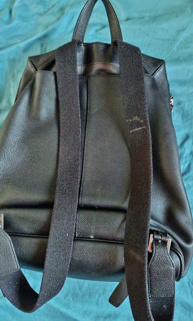 Couronne pebble grain backpack, Women's Fashion, Bags & Wallets ...