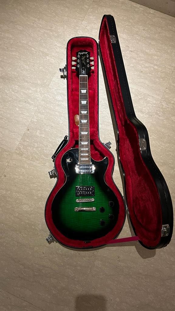 Epiphone Slash Les Paul + Hard Case, Hobbies & Toys, Music & Media ...