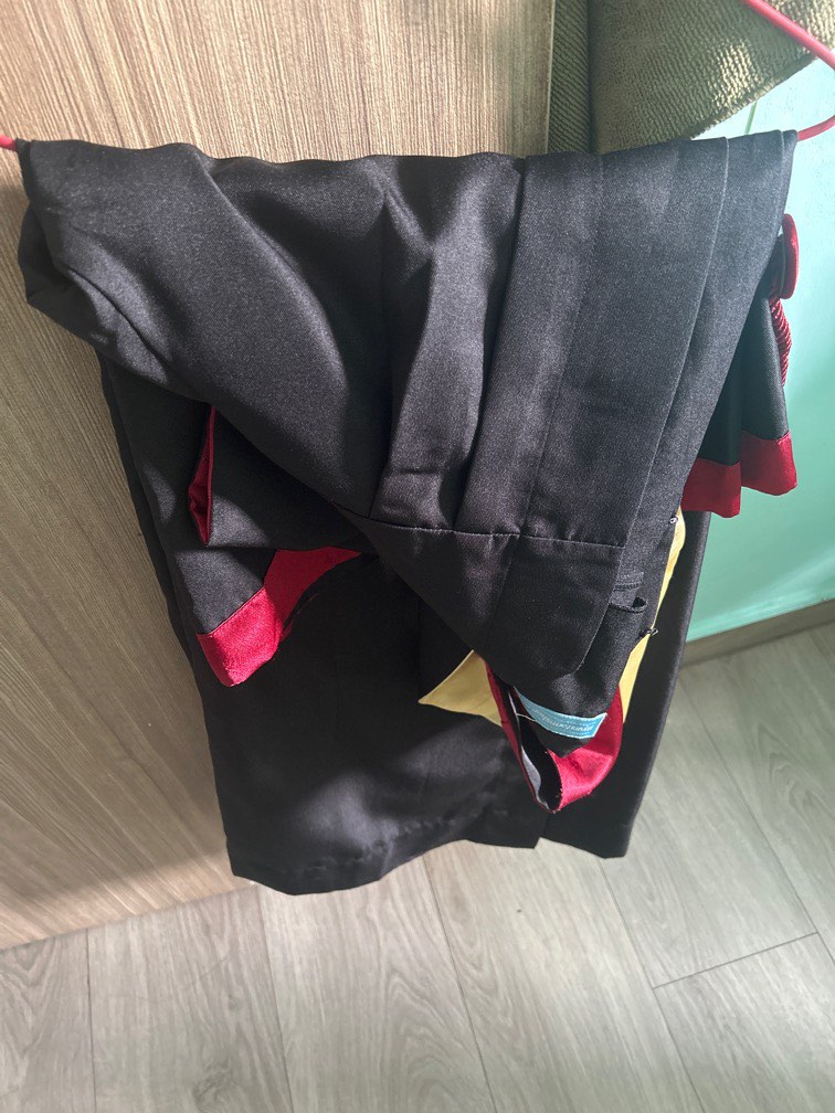 ITE Nitec Graduation Gown, Men's Fashion, Coats, Jackets and Outerwear ...