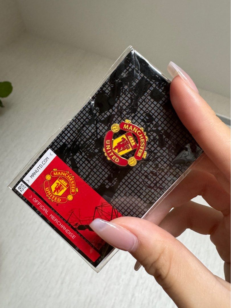 Manchester United pin/badge, Hobbies & Toys, Memorabilia & Collectibles ...