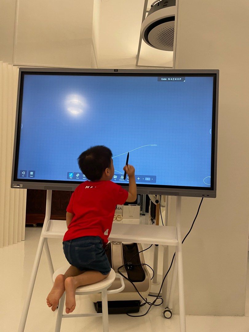 Maxhub classic V6 television interactive board, Computers & Tech ...