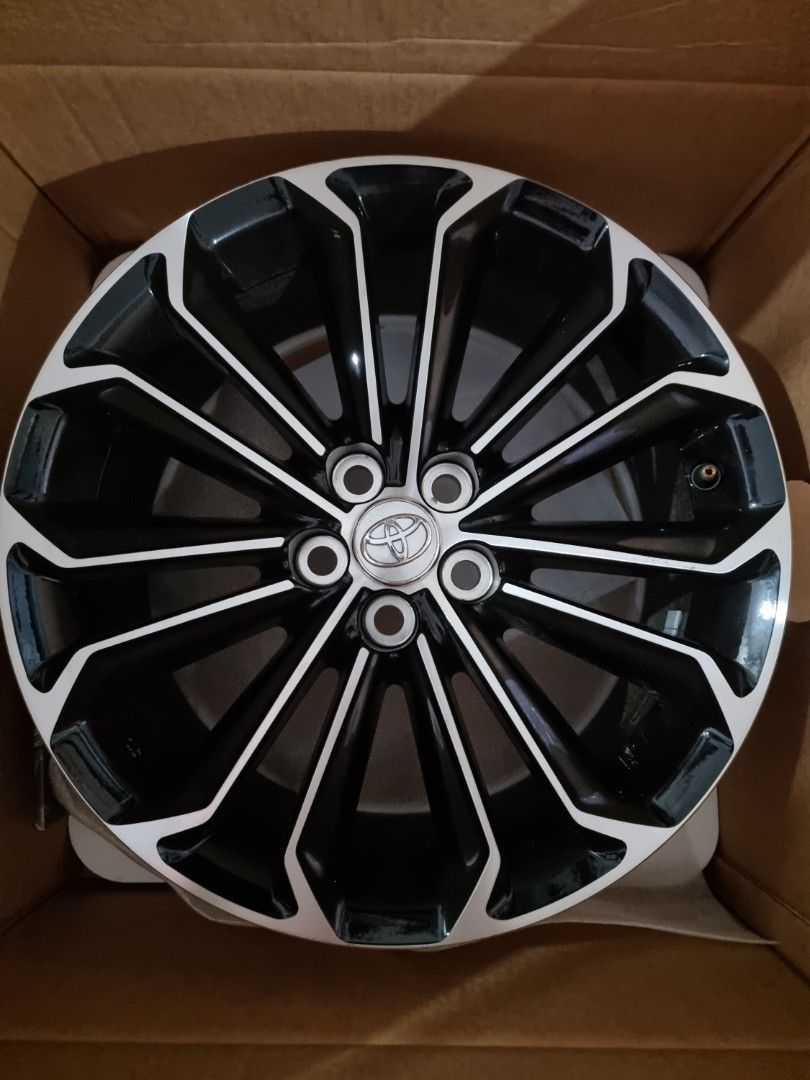 Mint Toyota Altis 17" Rims for Sale (5 rims), Car Accessories, Tyres ...