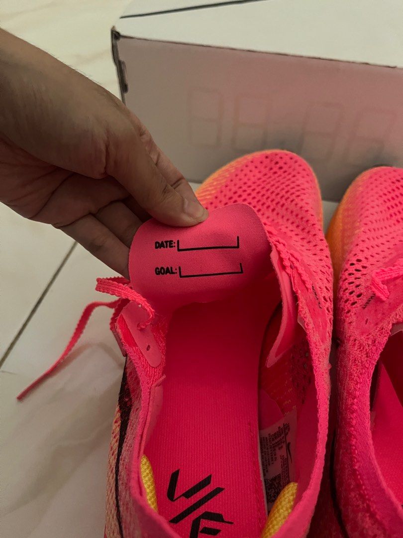 Nike Vaporfly 3 Hyper Pink, Fesyen Pria, Sepatu , Sneakers di Carousell