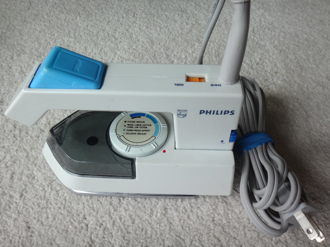 PHILIPS Spray + Steam 120-240 Volts Folding Handle Mini Travel Iron, TV ...