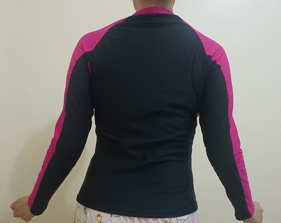 Pink rash guard with zipper and detachable bra pads, Women's Fashion ...