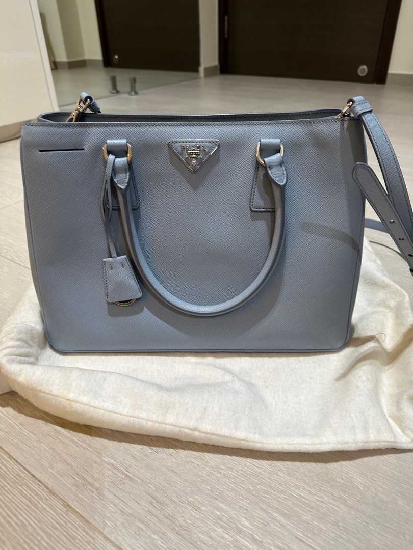 Prada classic handle bag, 名牌, 手袋及銀包 - Carousell