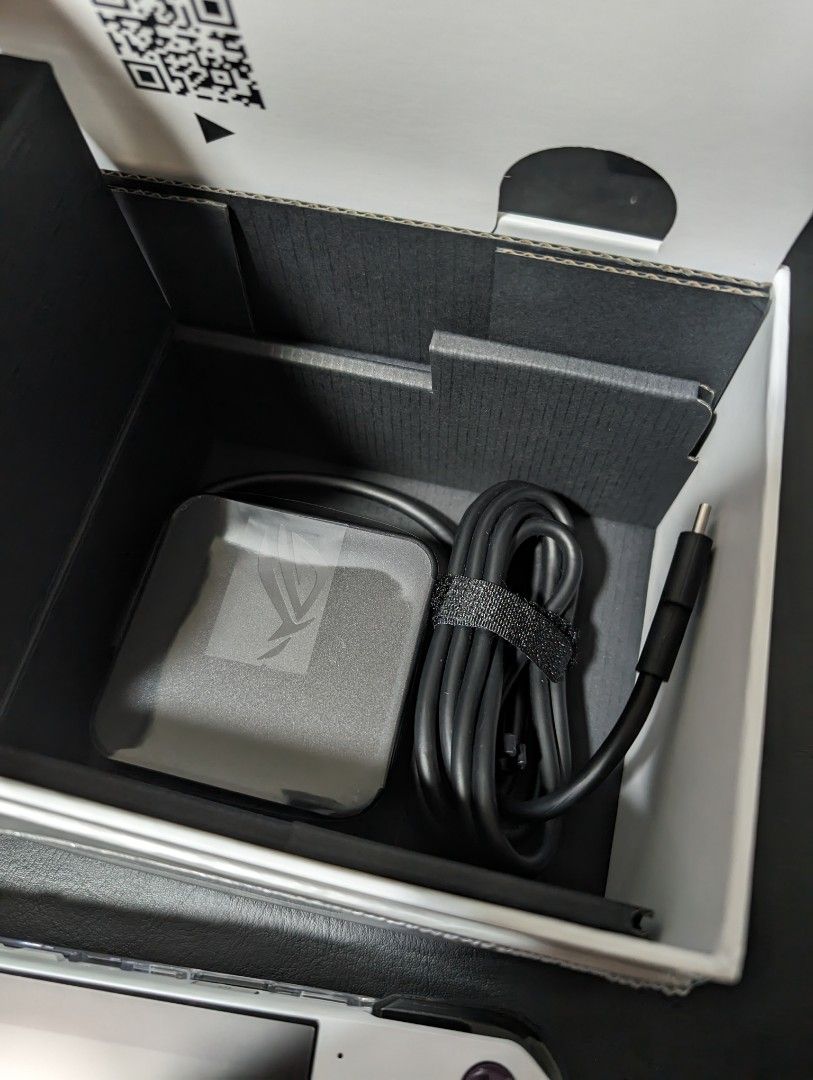 ROG Ally Z1 Extreme Bundle (Mint condition with original packaging ...
