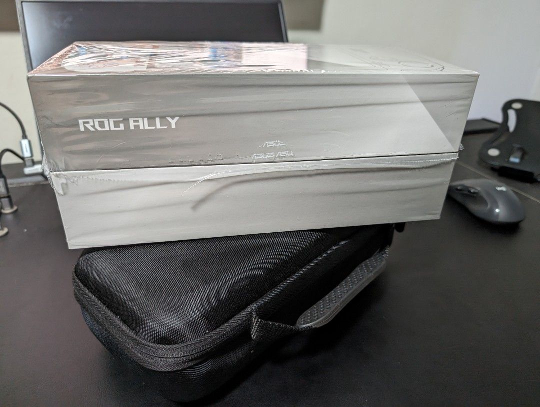 ROG Ally Z1 Extreme Bundle (Mint condition with original packaging ...