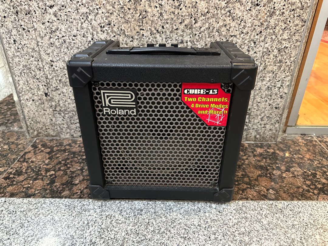 Roland Cube 15 Electric Guitar amp, Hobbies & Toys, Music & Media ...