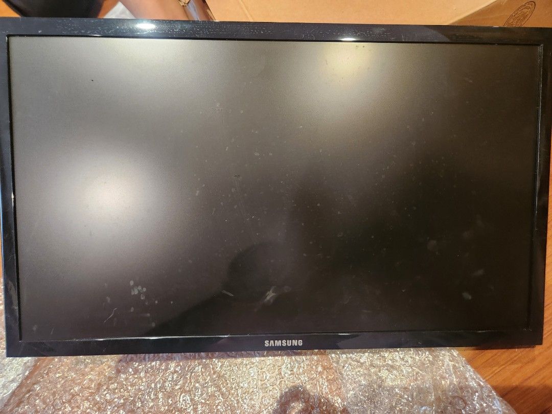 Samsung 20 inch Monitor, Computers & Tech, Desktops on Carousell