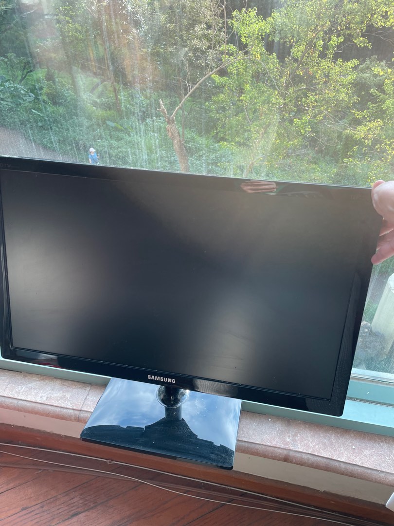 Samsung Monitor 52 x 29.5 cm, 電腦＆科技, 商務用科技產品 - Carousell