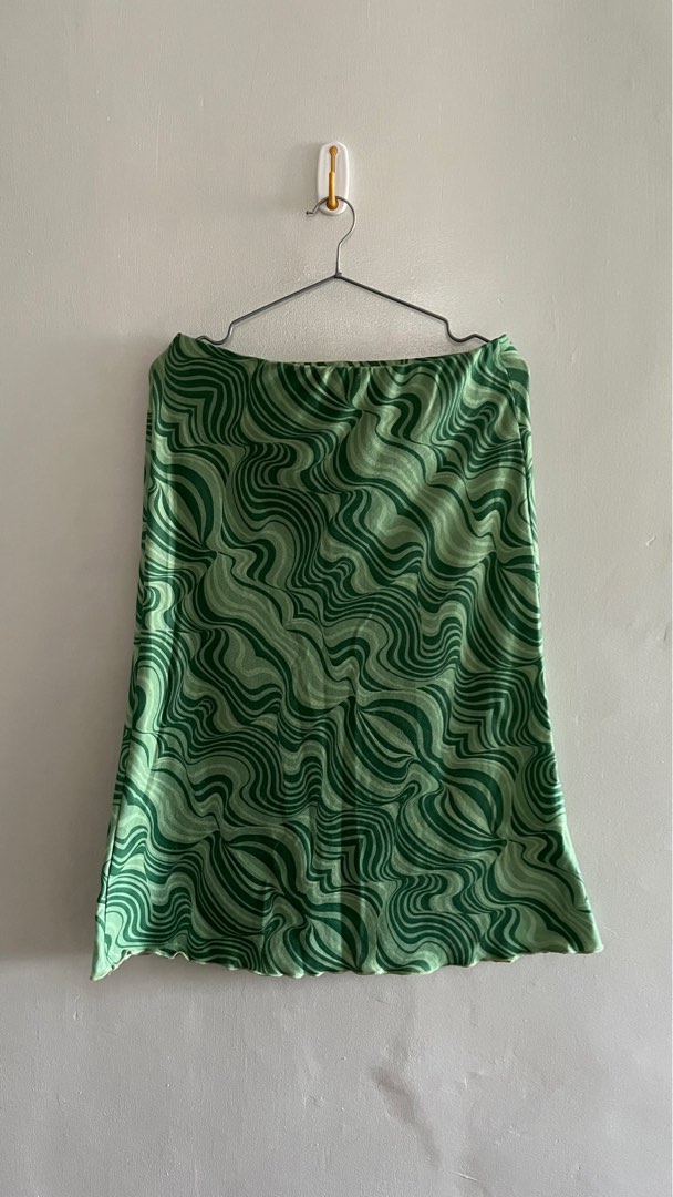 Shein green groovy skirt, Women's Fashion, Bottoms, Skirts on Carousell