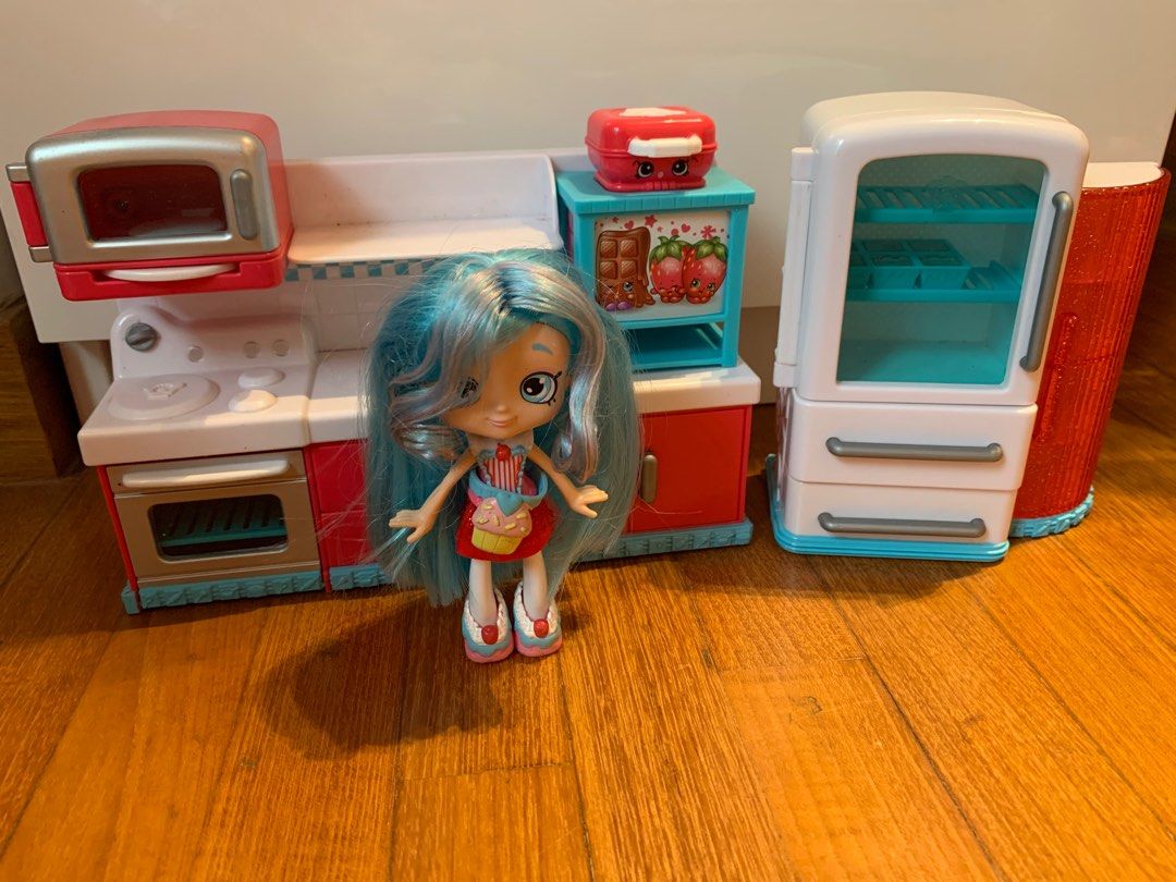 Shopkins kitchen set, Hobbies & Toys, Toys & Games on Carousell