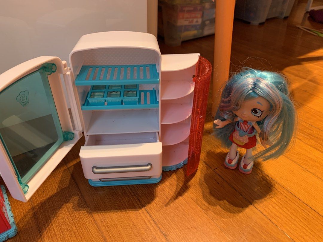 Shopkins kitchen set, Hobbies & Toys, Toys & Games on Carousell