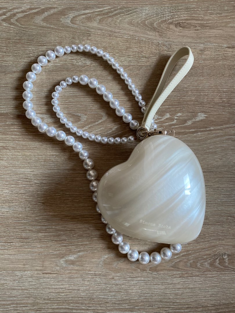 Simone Rocha White Micro Heart Bag, 女裝, 手袋及銀包, 手拿包 - Carousell