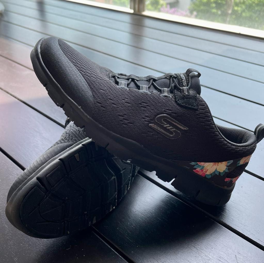 Skechers floral design shoe, Women's Fashion, Footwear, Sneakers on ...