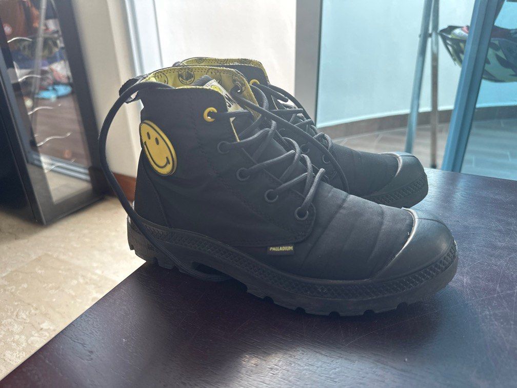 Smiley boots, Women's Fashion, Footwear, Boots on Carousell