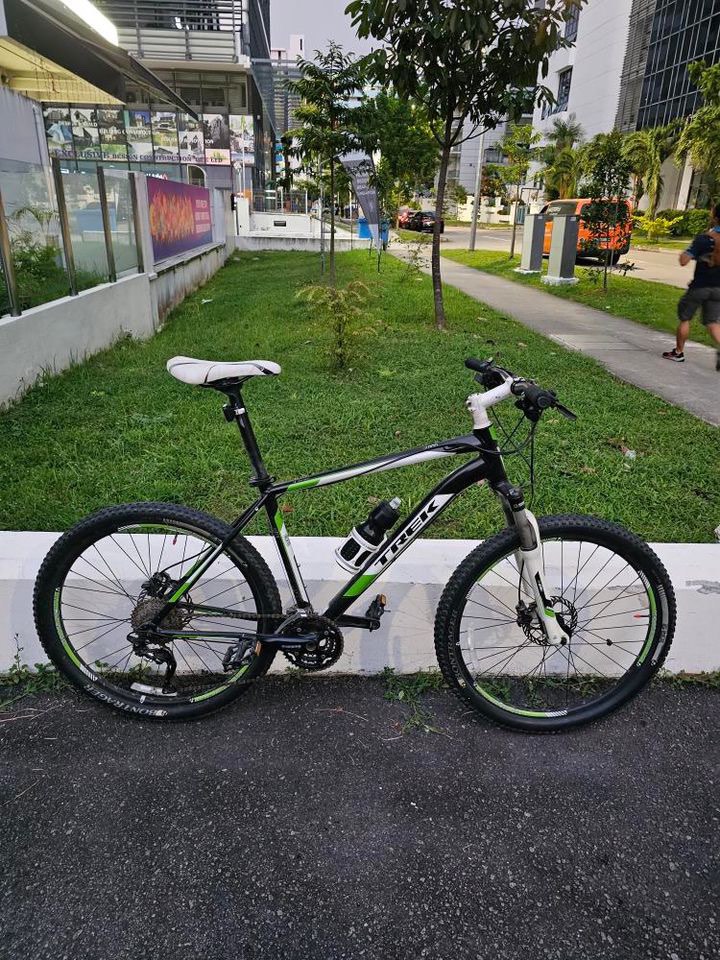 Trek 4500 Hybrid Large, Sports Equipment, Bicycles & Parts, Bicycles on Carousell