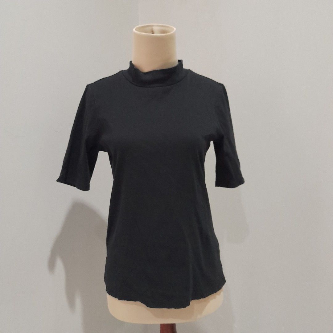 Uniqlo High Neck, Fesyen Wanita, Pakaian Wanita, Atasan di Carousell