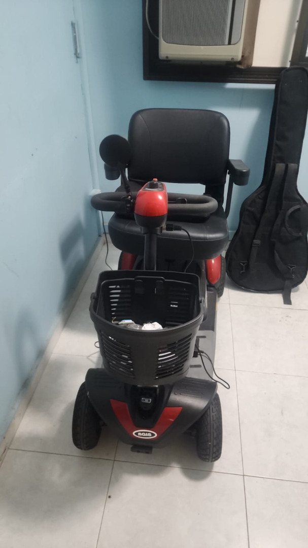 Used AGIS M9 Mid-Sized 4 wheeled Mobility Scooter, Sports Equipment ...