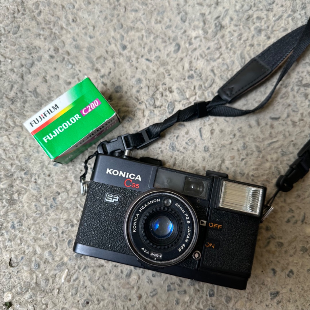 Vintage Konica 35 EF FILM camera point and shoot, Photography, Cameras on Carousell