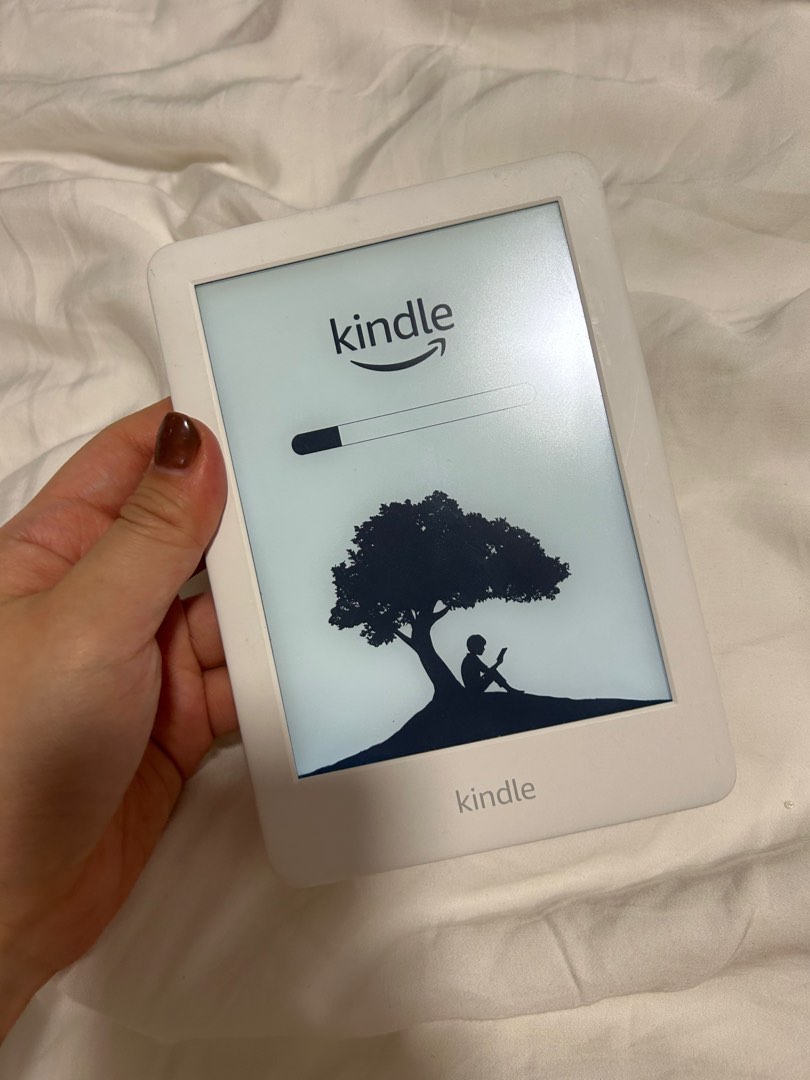 White kindle 10th generation, Mobile Phones & Gadgets, E-Readers on ...