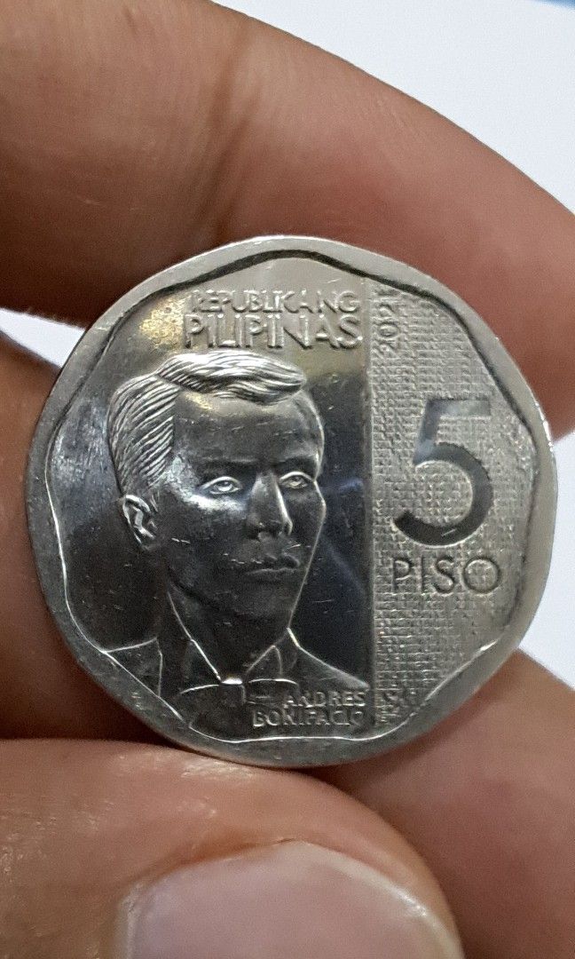 2021 and 2020 nonagonal 5 Coins., Looking For on Carousell