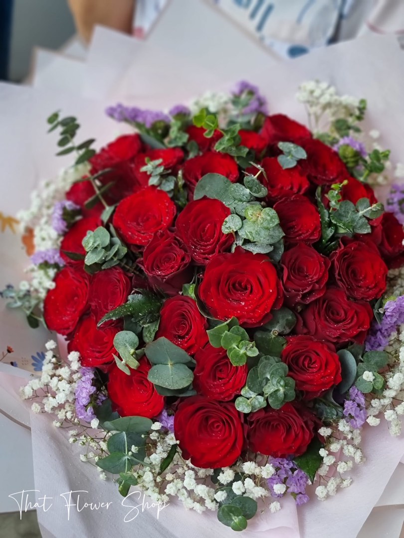 30 Stalks Premium Red Roses Bouquet, Hobbies & Toys, Stationery & Craft ...