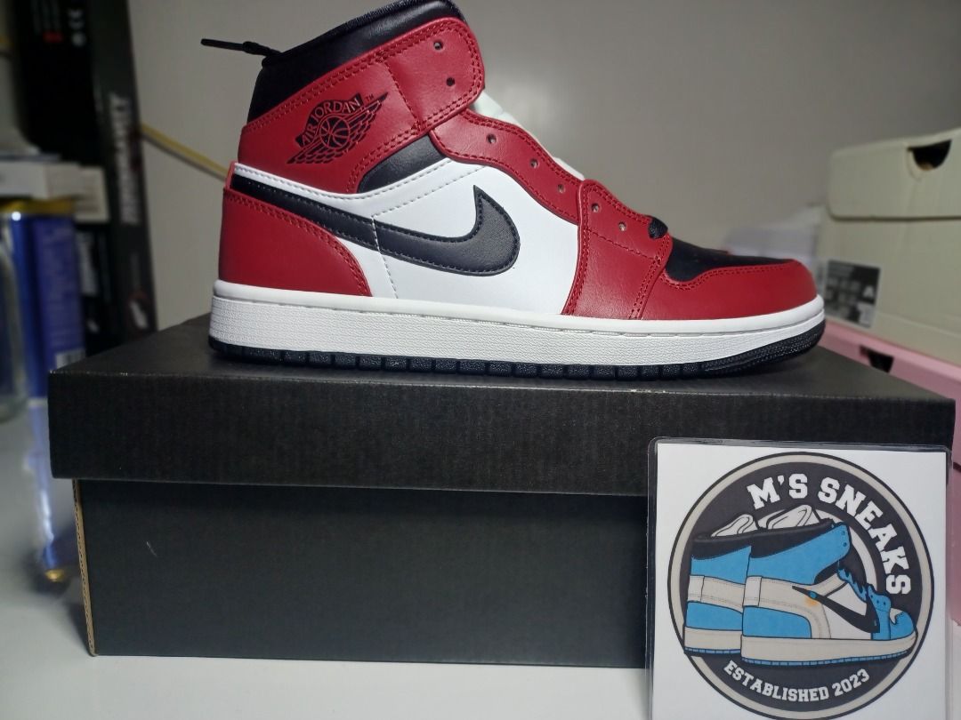 Air Jordan 1 Mid Chicago Toe, Men's Fashion, Footwear, Sneakers on ...
